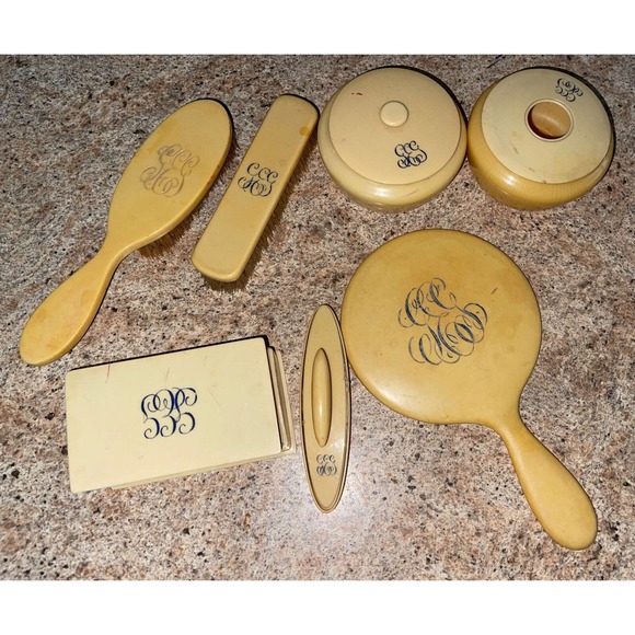 Design | Vintage Ladies Bakelite Vanity Dresser Set Pyralin French ...